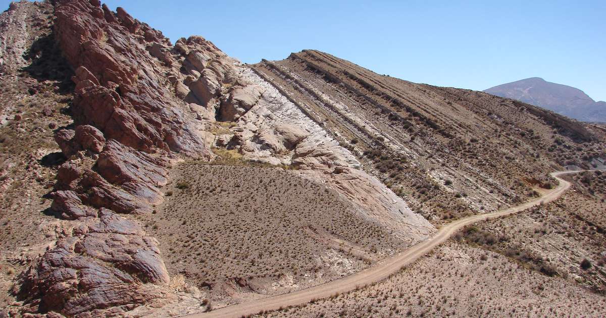 Defensa de Tesis Doctoral: Estudio litofacial, petrogenético y ...